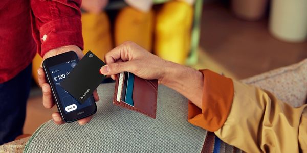 Adyen lancia i “suoi” POS per i pagamenti in presenza