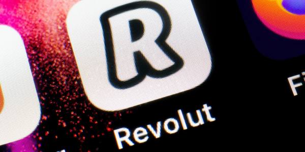 Investimenti, Revolut aggiunge le azioni di oltre 70 società quotate in ...